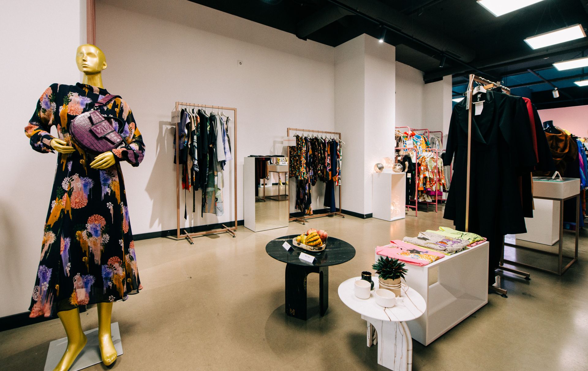 The mobile pop-up store awaits V4 designers | Hungarian Fashion And ...